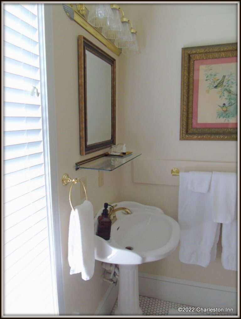Room 207 - The Charleston Inn